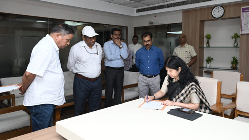 Smt. Usha Padhee, IAS Assumes Charge as Chairperson, IDCO – Odisha Samachar